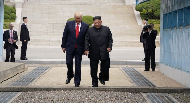 Trump Kuzey Kore'ye 'adım atan' ilk ABD başkanı oldu - Diken