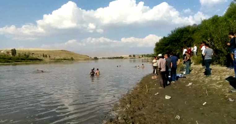 Murat Nehri'ne giren dört çocuk boğuldu, biri hayata döndürüldü - Diken