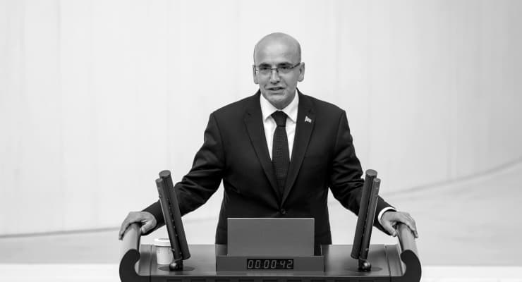Mehmet Şimşek'in 'Hafize Gaye Erkan' mesajlarında Türkçe ve İngilizce ...