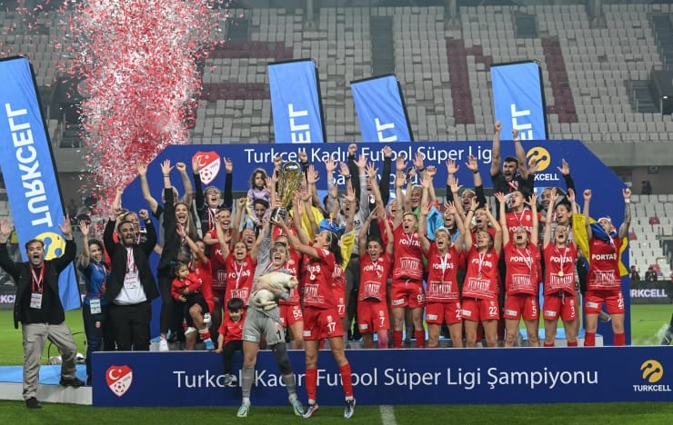 Kadınlar Futbol Süper Ligi'nde şampiyon ABB