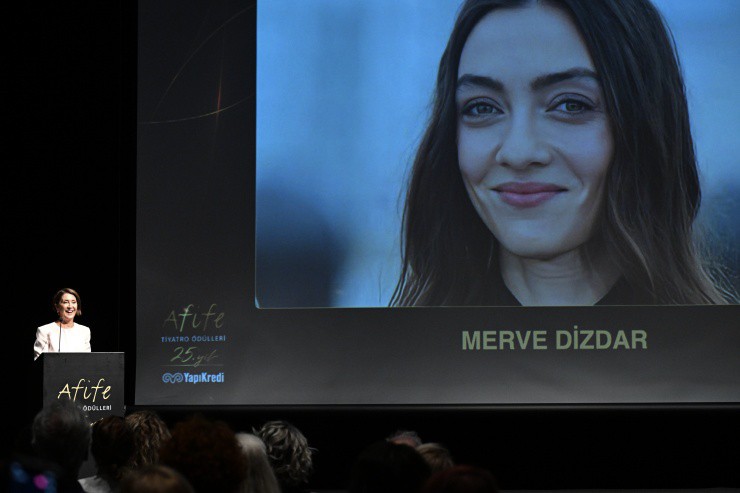 Afife Tiyatro Ödülleri adayları açıklandı: Özel ödül Merve Dizdar'ın ...