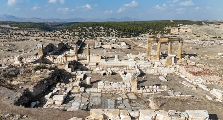 Blaundos Antik Kenti'nde Roma İmparatoru Hadrianus'a ithafen yazıt ...