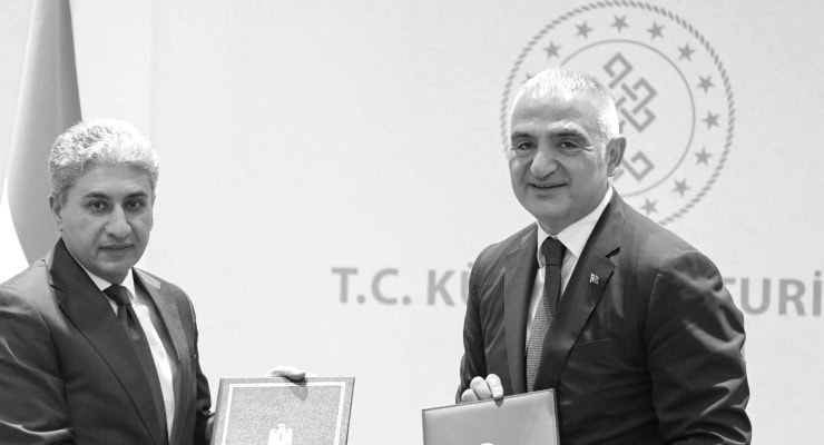 Turizm bakanı görevinin başında: Mısır'a ait tarihi eserleri iade etti ...
