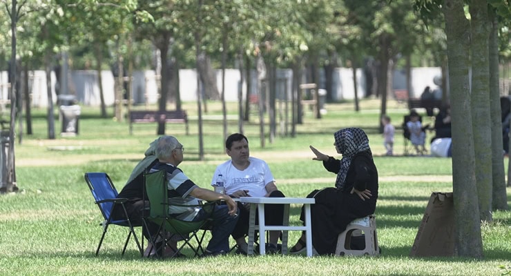 İstanbul'da hava sıcak: Bunalanlar sahil ve parkların yolunu tuttu - Diken